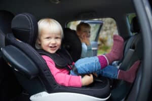 Dette sier lovverket om barn i bil - Trygg Trafikk