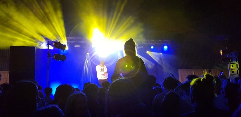 Spellemansprisvinner Arif gjestet #ErDuSikker-mester Knarvik VGS ...