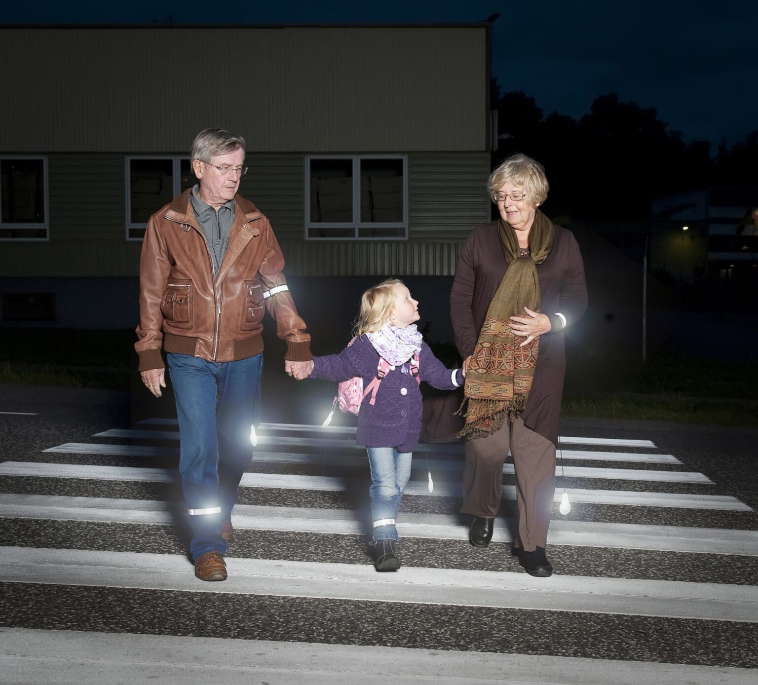 Voksne «lyver» om refleksbruk - Trygg Trafikk